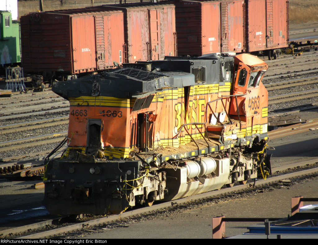 BNSF 4663 Totalled